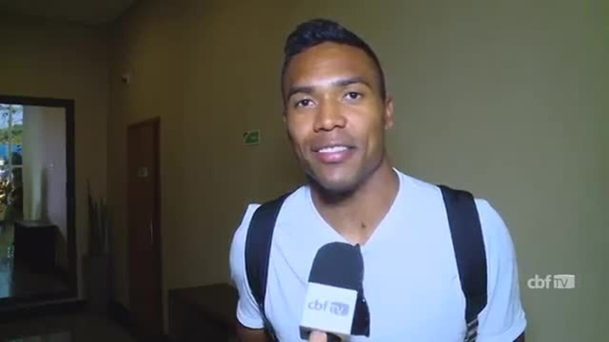 Alex Sandro chega a Manaus com sorriso no rosto: "É sempre um orgulho ...
