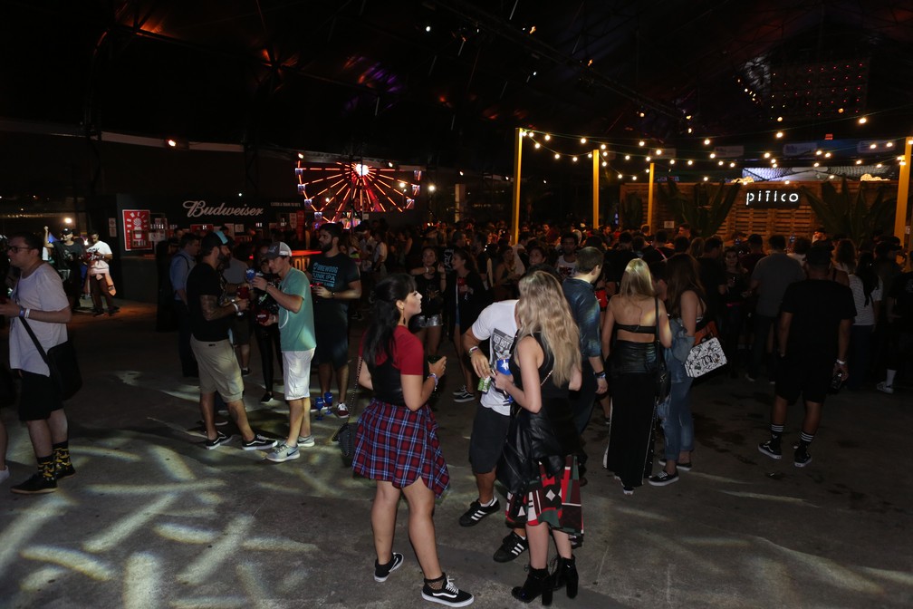 Mordomias do Lolla Lounge: corte de cabelo, maquiagem, fliperama ...