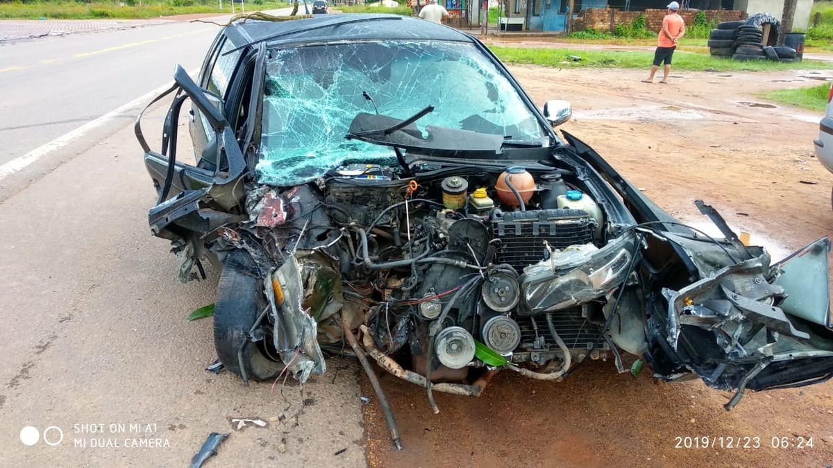 Batida frontal entre carro e caminhão deixa três feridos na BR-174 em RR | Roraima | G1