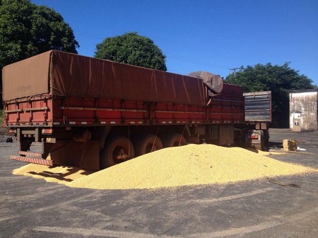 G1 - Polícia apreende pistolas, crack e cocaína entre 36 toneladas de ...