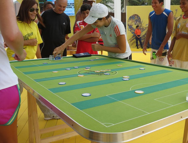 Diversão para todos na arena da Batalha das Quadras na Praia de ...