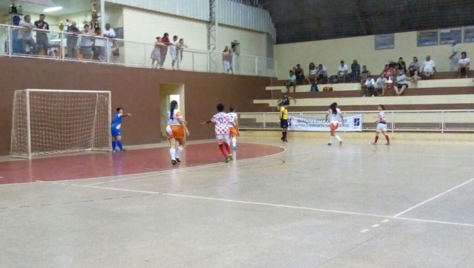 General Salgado faz 16 gols em vitória pela Copa TV TEM feminina