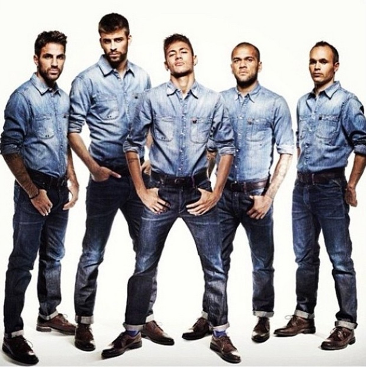 Neymar e Piqué estrelam campanha da Replay ao lado de jogadores do ...