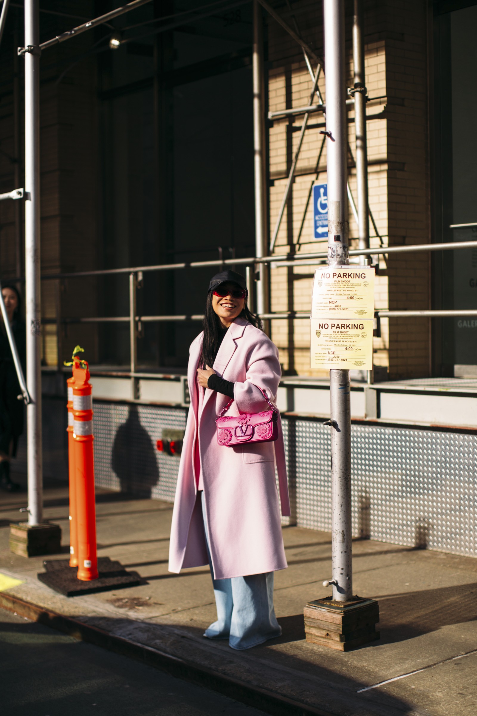 Segundo o street style do NYFW, o rosa continua sendo sim a cor mais ...
