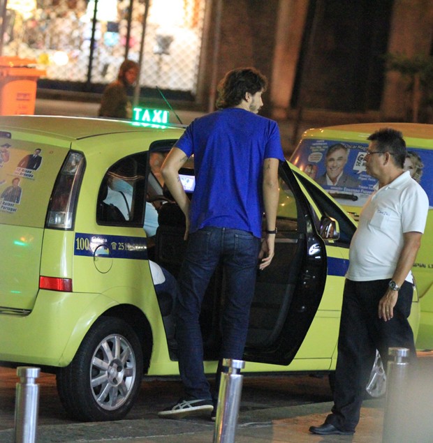 Mariana Ximenes curte cinema no Rio acompanhada de músico - Quem | QUEM ...