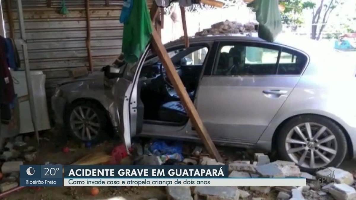 'Achei que ele tinha morrido', diz mãe de menino de 2 anos atropelado após carro invadir casa em ...