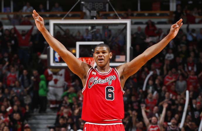 Felício faz seu melhor jogo, e Bulls encerram série de cinco derrotas