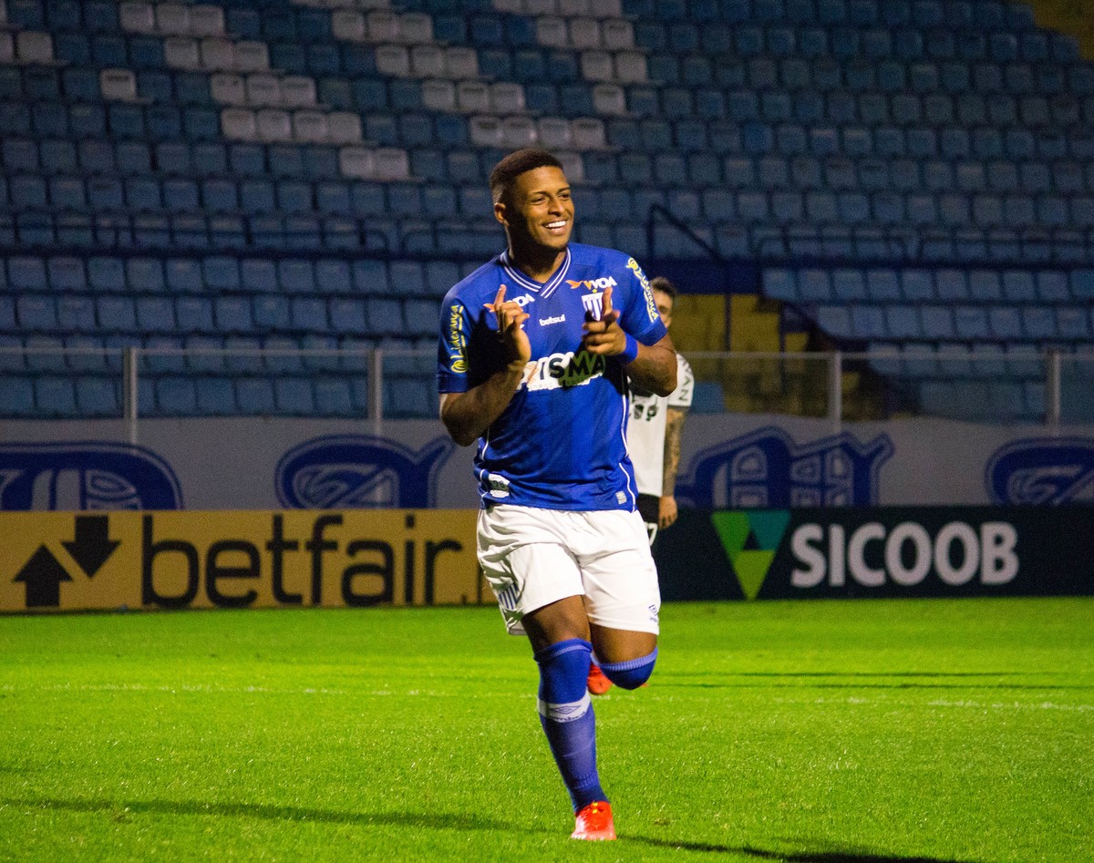 Jonathan volta a marcar pelo Avaí após ser afastado: “Vou honrar a ...