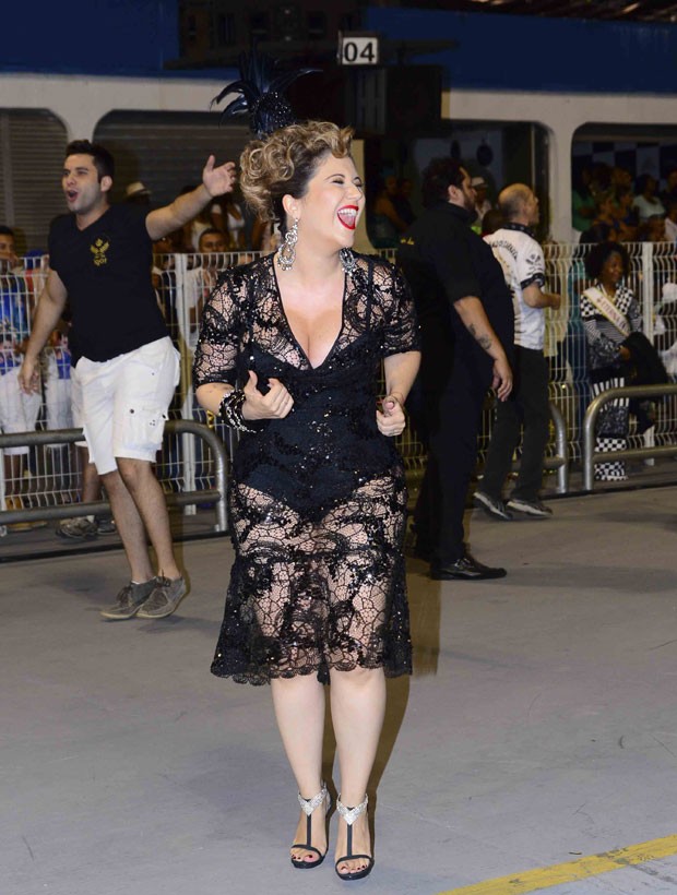 Maria Rita usa look comportado e se emociona no ensaio da Vai-Vai ...