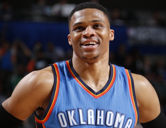Com 37º triplo-duplo, Westbrook vira para Thunder sobre os Mavs no fim