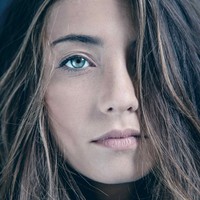 Zen e mais madura, Julia Oristanio faz teatro e dá aula de ioga ...