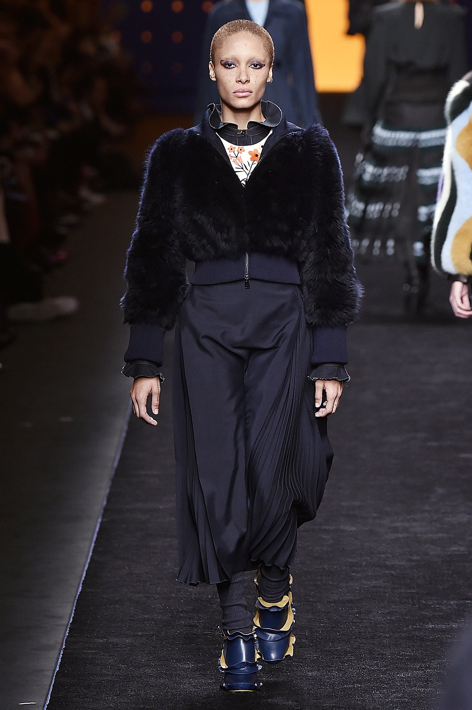 O inverno turquesa da Fendi em Milão | Desfiles | Vogue