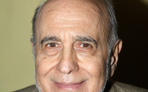 Morre aos 85 o ator George Morfogen, de séries e peças da Broadway ...