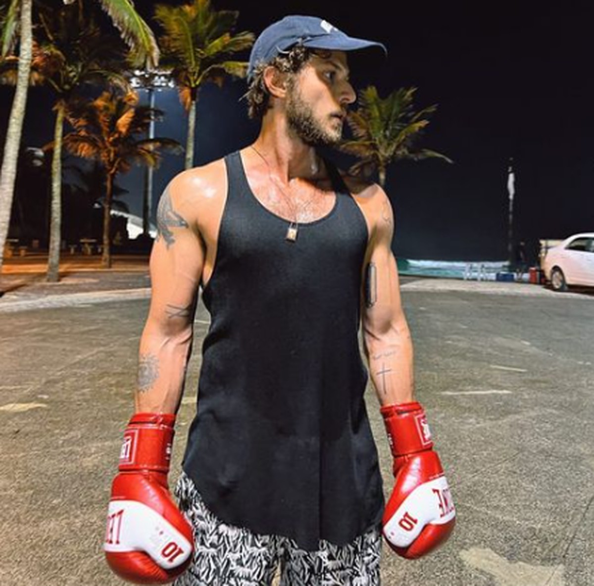 Chay Suede compartilha clique pós-treino e físico chama atenção | GQ | GQ