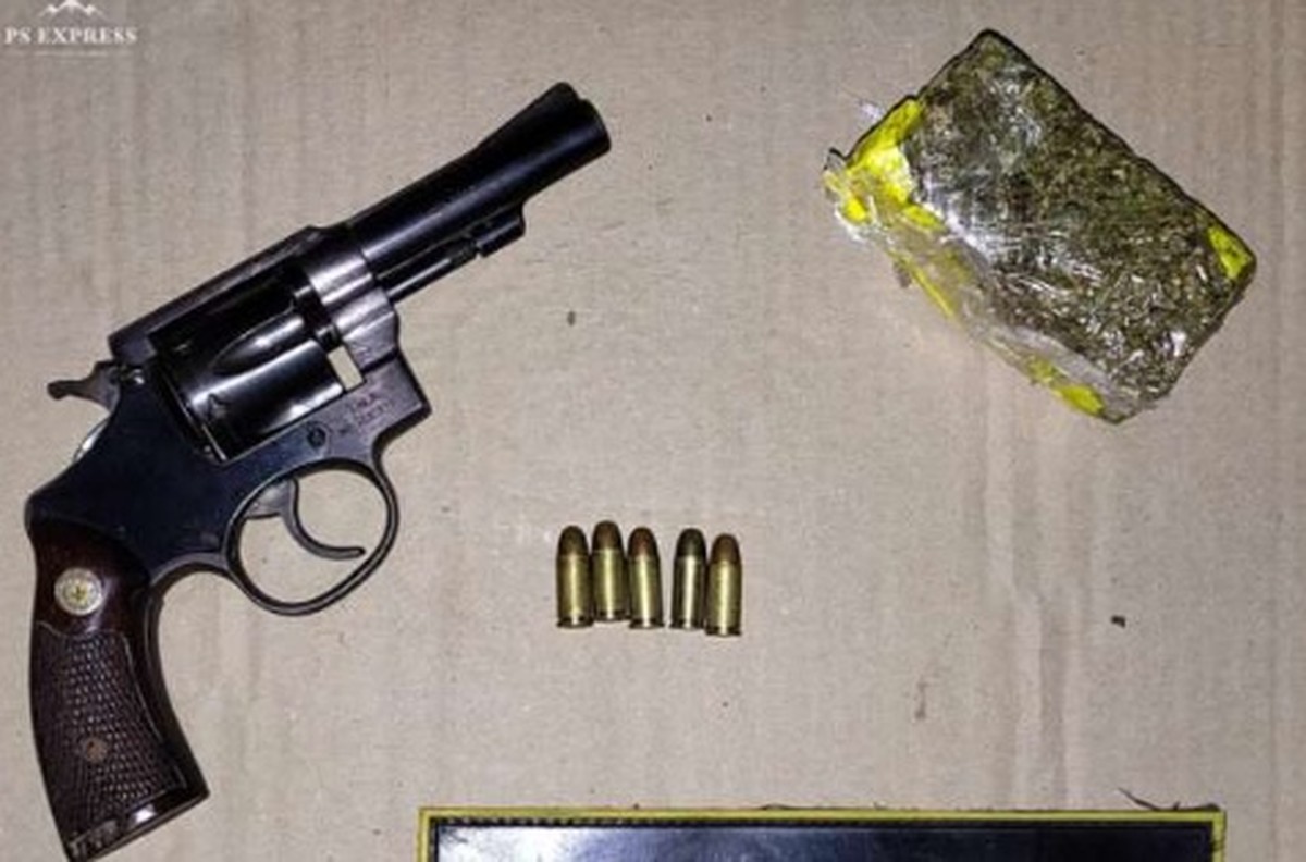 Homem é preso em casa com revólver escondido dentro de carrinho de bebê ...