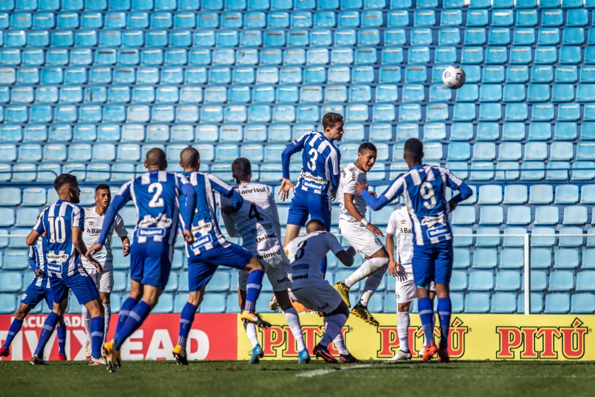 Com gol de Arthur Chaves, Avaí empata com o Grêmio pelo Brasileiro de ...