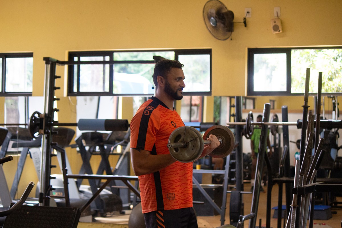 Goleiro Fábio tem contrato renovado e projeta voltar a jogar em ...