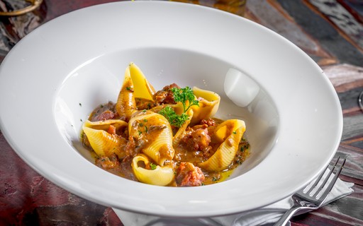 Massa ao molho de funghi e de linguiça - Casa e Jardim | Massa e risoto