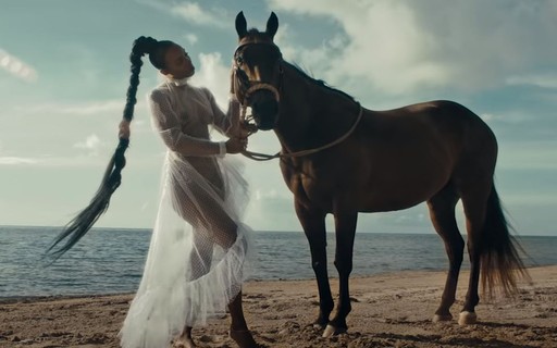 Kelly Rowland usa look transparente em cenas sexy para novo videoclipe ...