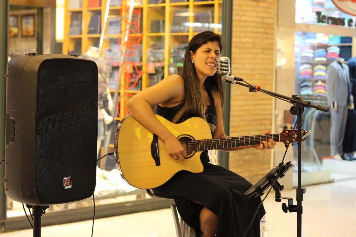 Cantora Flávia Santiago se apresenta no feriado em Volta Redonda | Sul ...