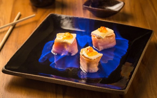 Sushi contemporâneo: aprenda a receita do Shake Spicy Brie - Casa Vogue ...