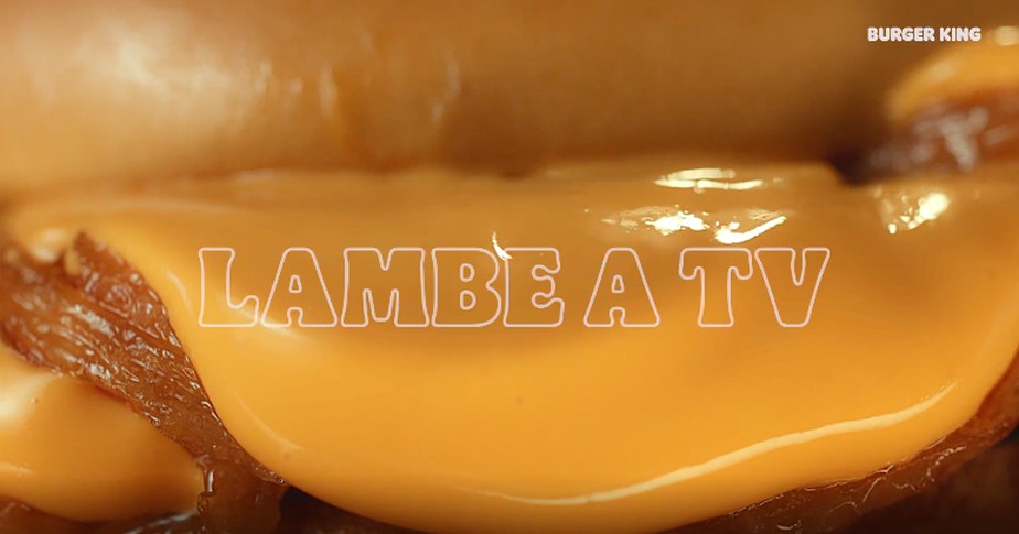 Conar pede que Burger King altere anúncio que desafia público a lamber TV | Lauro Jardim | O Globo