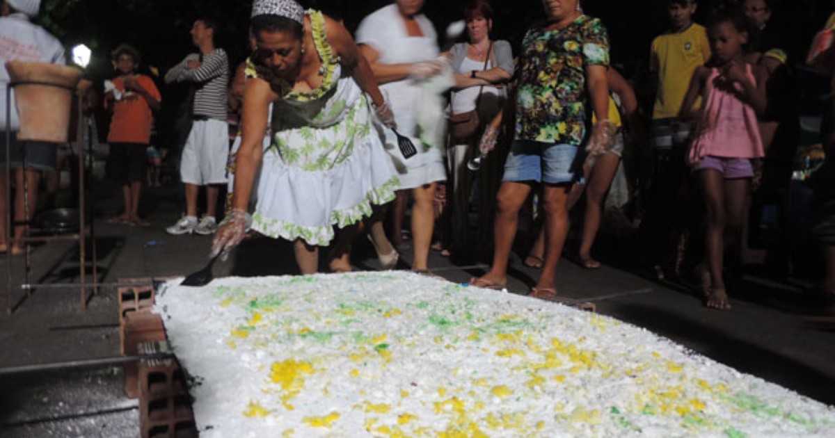 G1 - Na Copa, tapioca gigante de Olinda ganha as cores da seleção ...