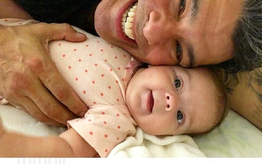 Mauricio Mattar se derrete pela filha, Ilha: "Meu carinho" - Quem ...