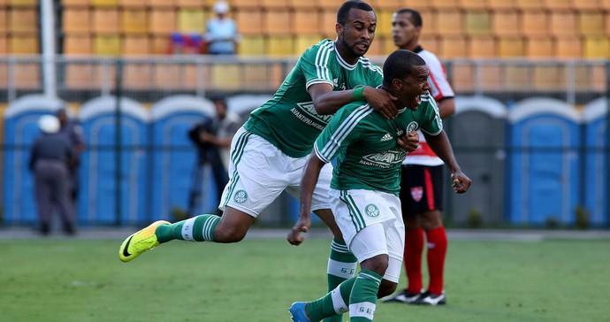 Apelidado de Messi Black, Mazinho ganha elogios de Gilson Kleina ...