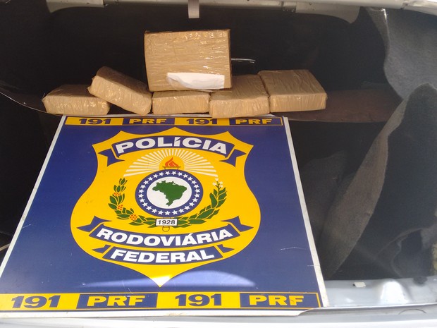G1 - PRF prende dois homens e apreende 6 kg de cocaína em veículo no ... G1 - PRF prende dois homens e apreende 6 kg de cocaína em veículo no ...