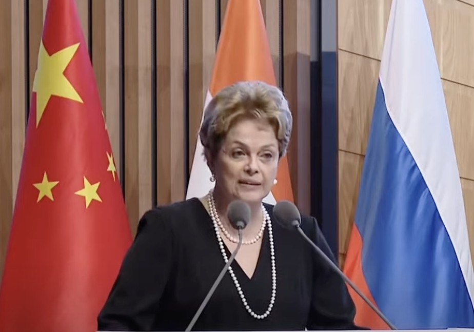 Dilma monta equipe de brasileiros para auxiliá-la no banco dos Brics ...