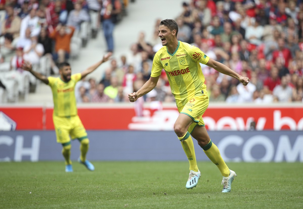 Agora zagueiro, Andrei Girotto encara PSG visando levar Nantes à ...