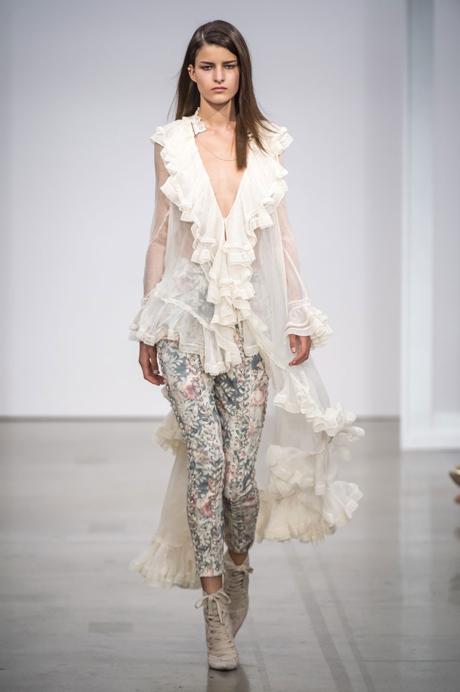 Zimmermann atualiza o boho com alfaiataria | Desfiles | vogue