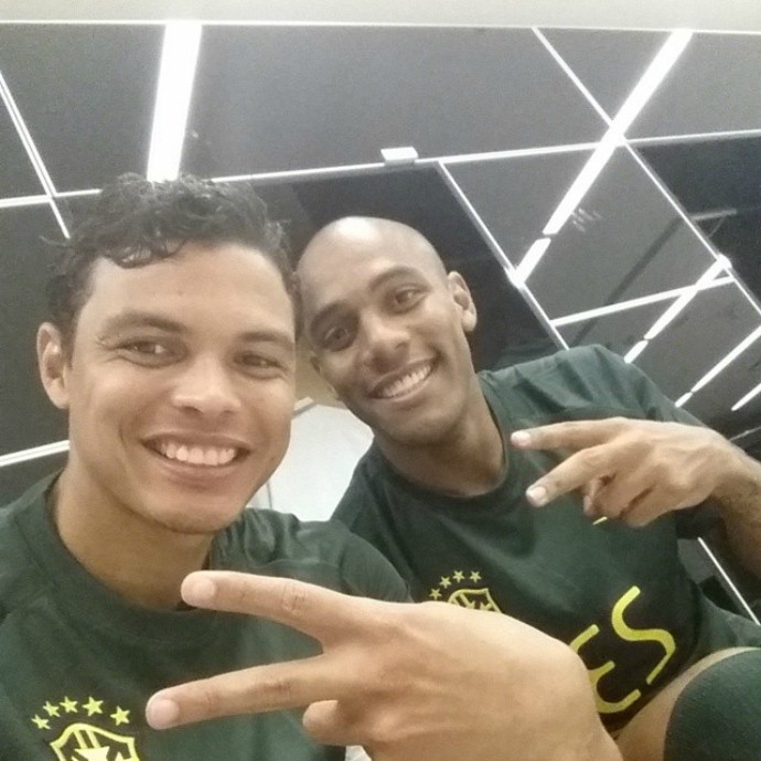 Jogadores posam com nova terceira camisa do Brasil: "Chegando a hora ...