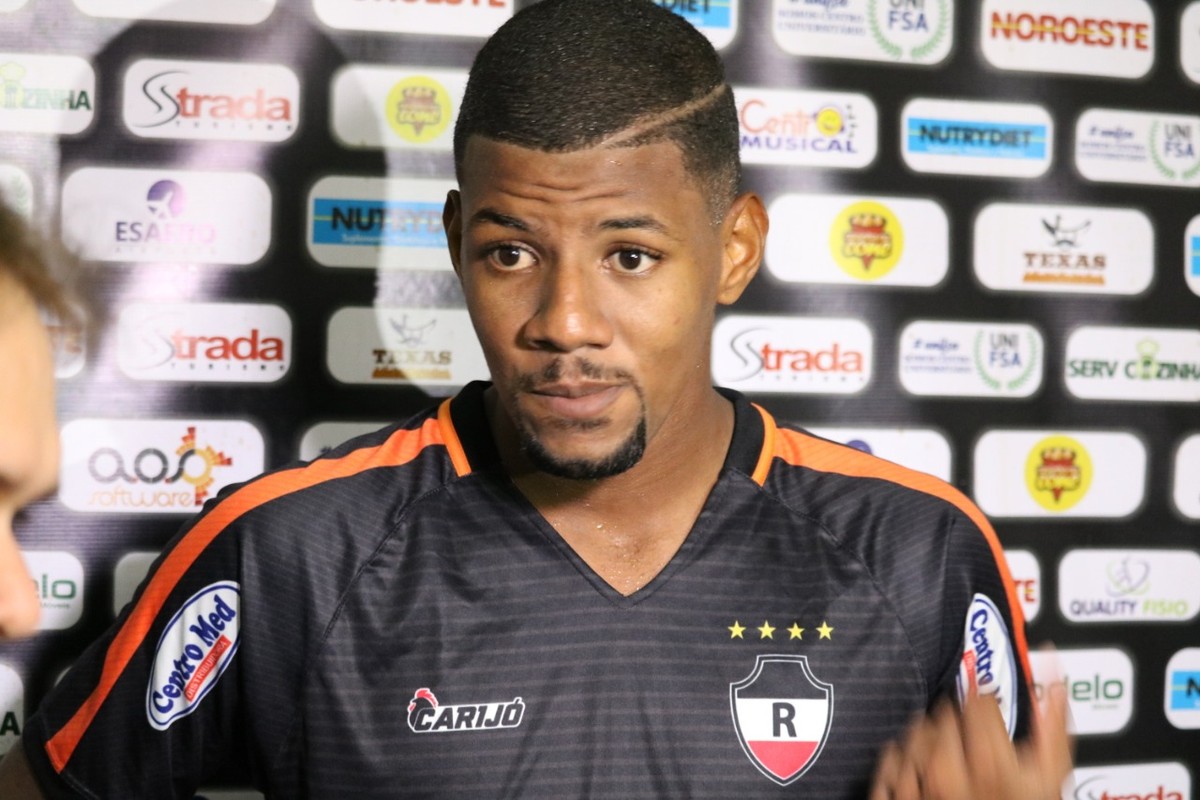 Com nome publicado no BID, zagueiro Ismael é liberado e pode estrear ...