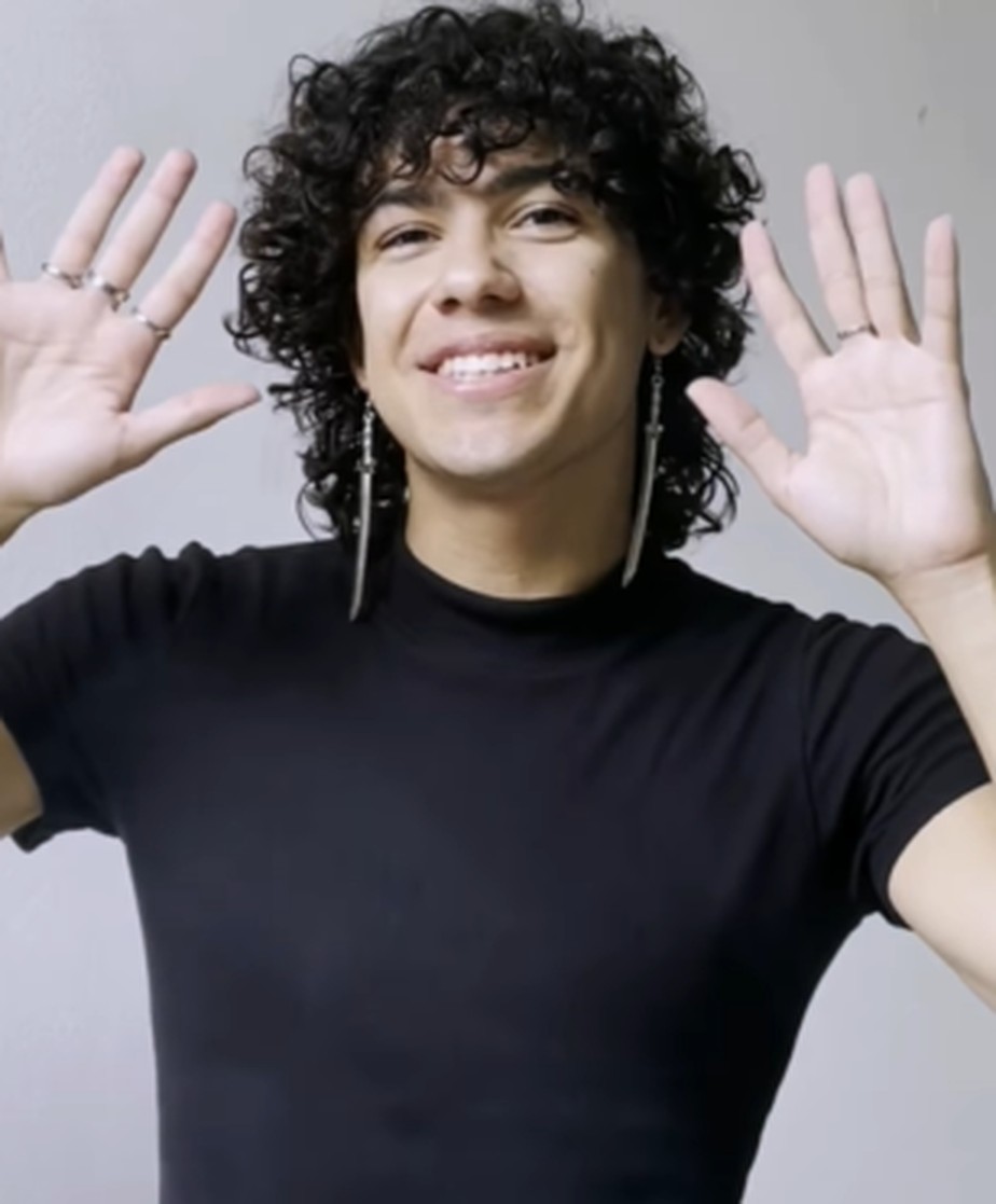 Nila, atriz trans não binária que protagonizou beijo histórico em ...