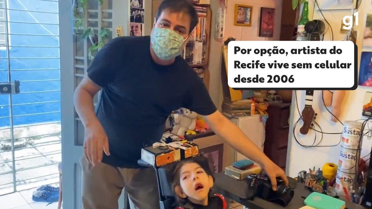 Sem celular desde 2006, artista desafia vida sem conexão fora de casa ...