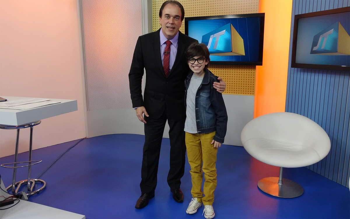 Davi Campolongo faz convite para estreia do longa 'João, O Maestro ...