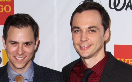 Sheldon de 'The Big Bang Theory' leva o namorado para evento - Quem ...