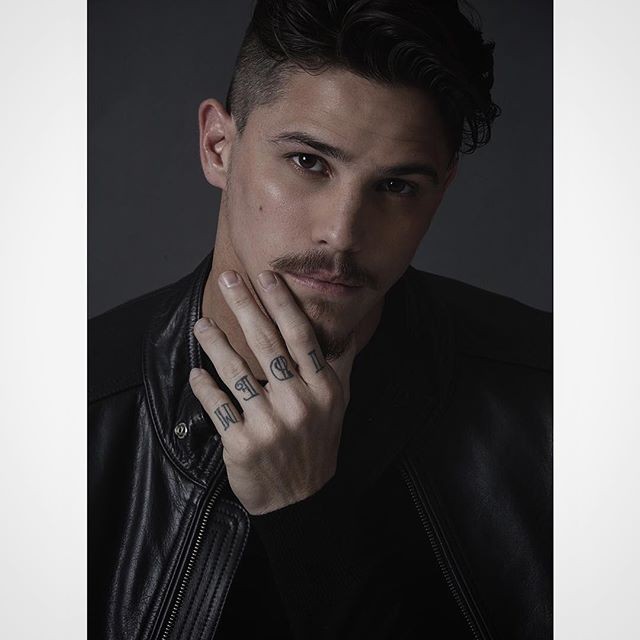 Fiu fiu! Rômulo Arantes posa estiloso em ensaio fotográfico - Quem ...