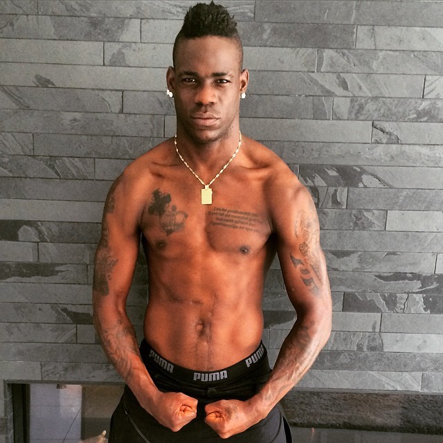 Crença no retorno? Balotelli posta foto com pose da Euro 2012 | Blog ...