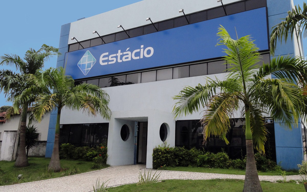 Com reajuste de mensalidades, Estácio reverte prejuízo e lucra R$166 ...