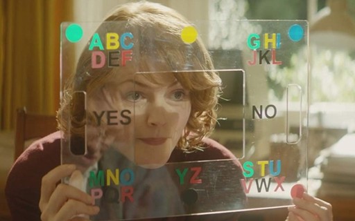 Atriz de 'A Teoria de Tudo' é criticada por receber cachê em anúncio do ...