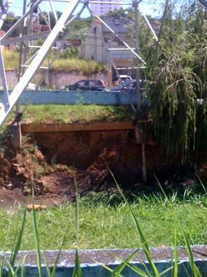 G1 - Internauta denuncia problema em base de torre de energia em ...