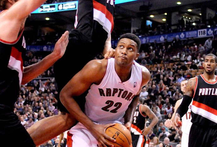 Rudy Gay faz 30 pontos e duplo-duplo, mas Portland vence os Raptors ...