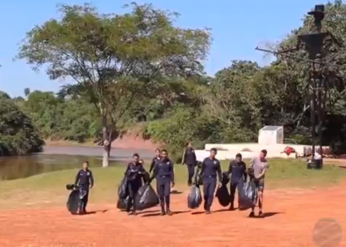 Mutirão retira 2 toneladas de lixo do rio Paraguai | Mato Grosso | G1