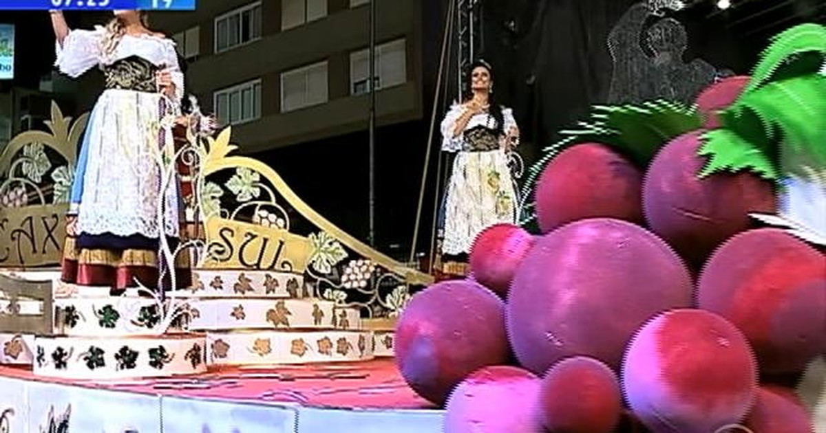 G1 - Desfile e show de Claudia Leitte marcam início da Festa da Uva no ...