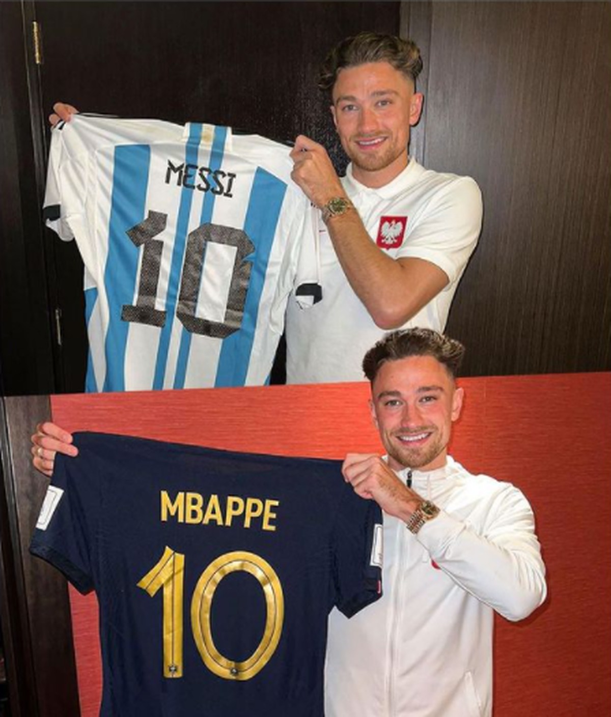 Lateral da Polônia exibe camisas que trocou com Messi e Mbappé na Copa ...