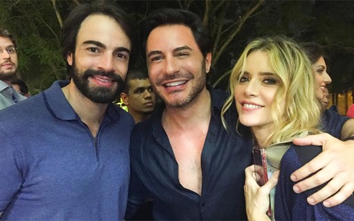 Ricardo Tozzi posa com Christine Fernandes e Giordano Becheleni ...