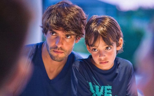 Kaká posta foto com filho e impressiona com semelhança - Revista Marie ...